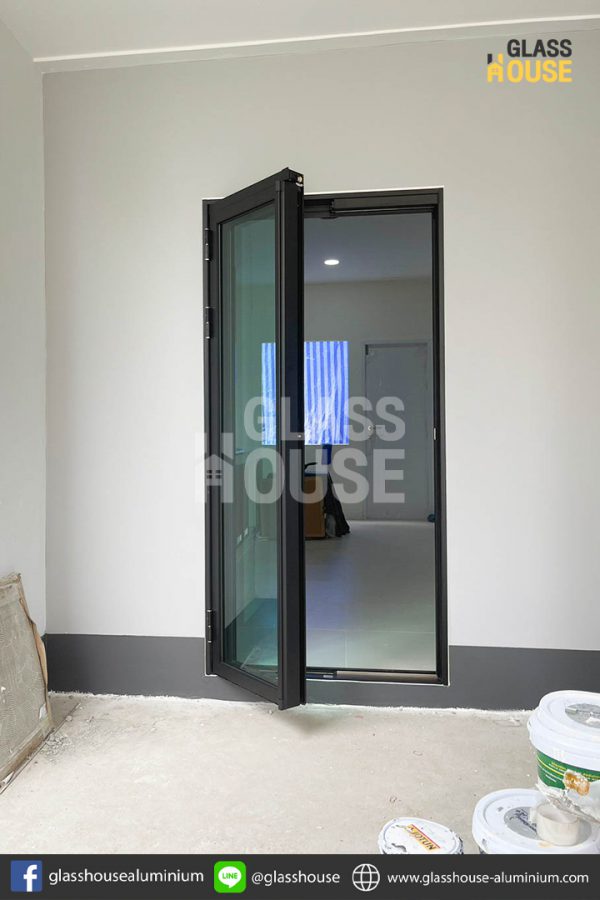 ลูกค้าประตู PC Door - Glass House ประตู pc door กระจก อลูมิเนียม